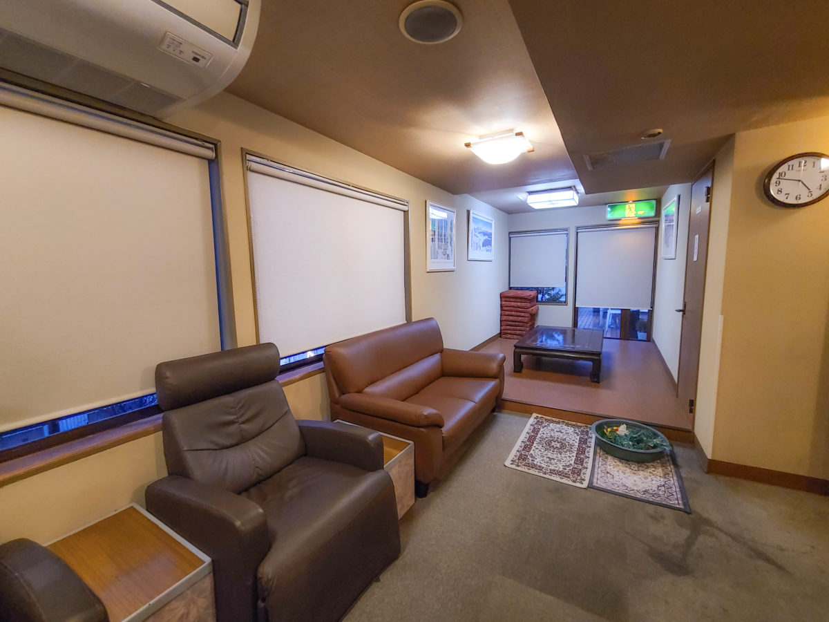 There’s also a small lounge area where you can relax after your bath